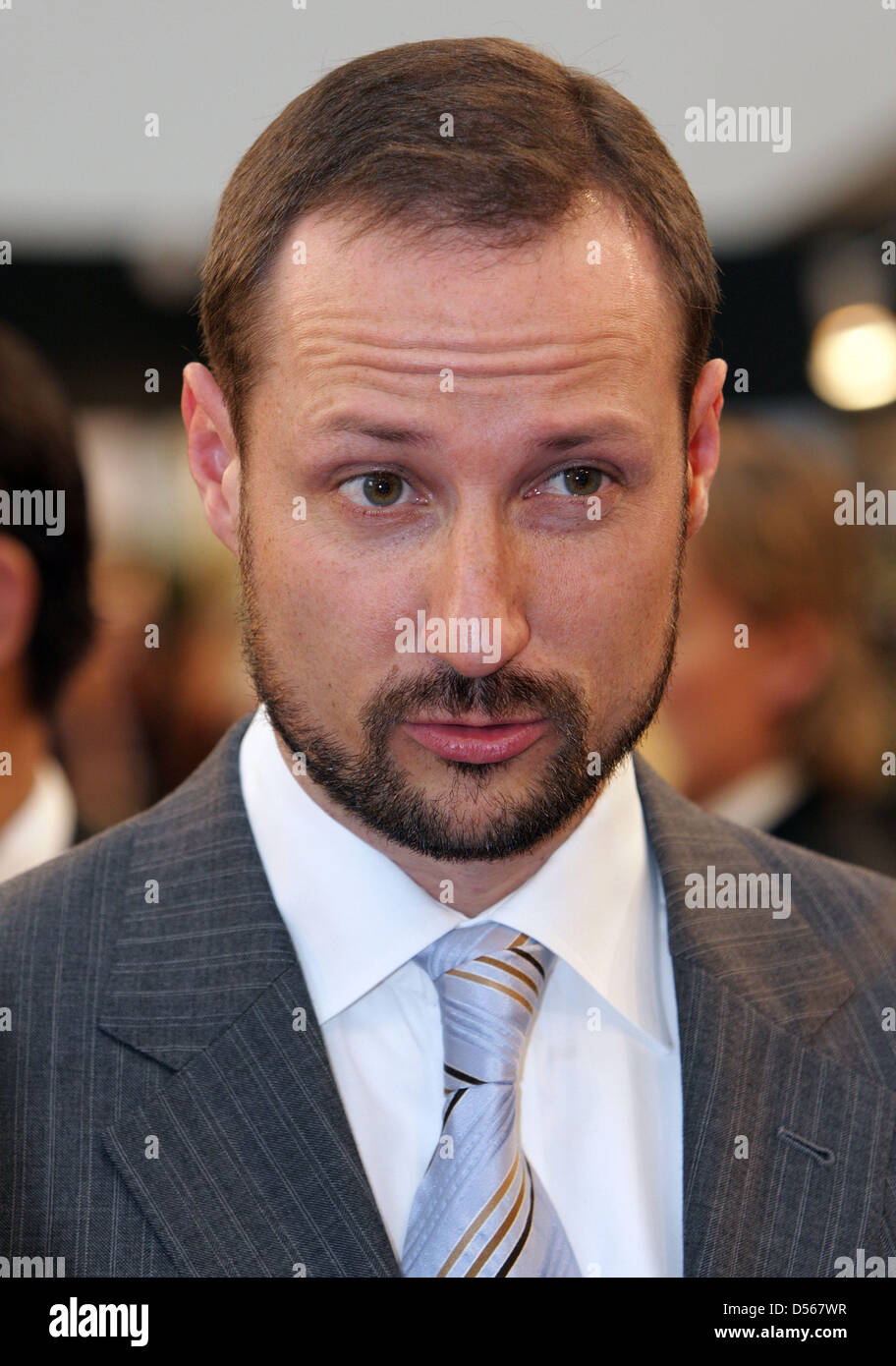 Royals shopping centre hi-res stock photography and images - Alamy