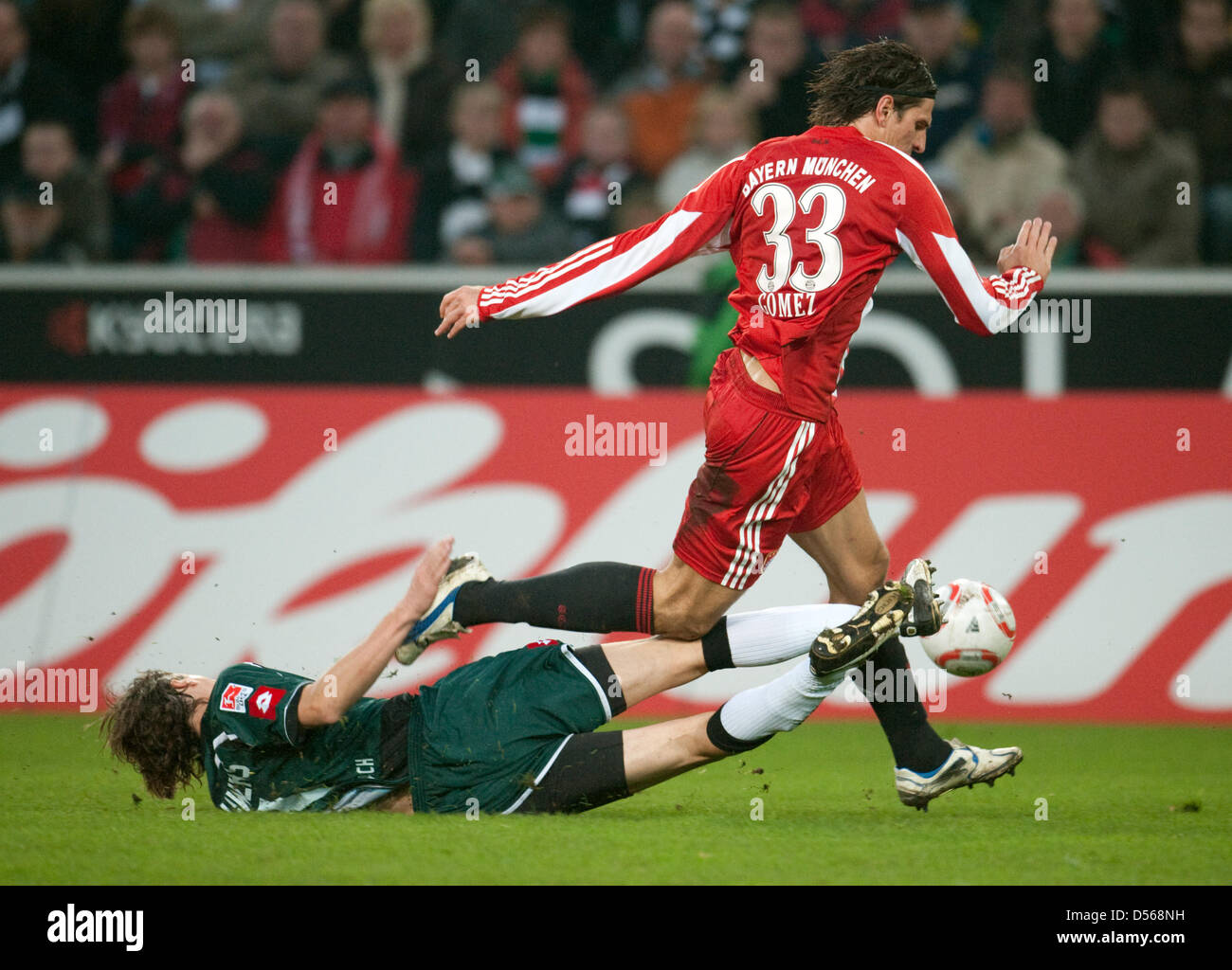 Moenchengladbach's Roel Brouwers (L) tackles Munich's Mario Gomez (R ...