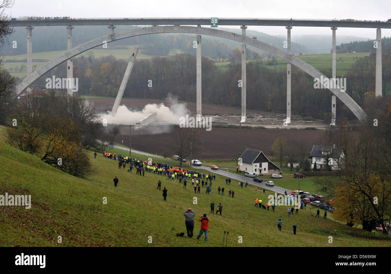 Eight pillars used for the contruction of the new Gruempental bridge ...