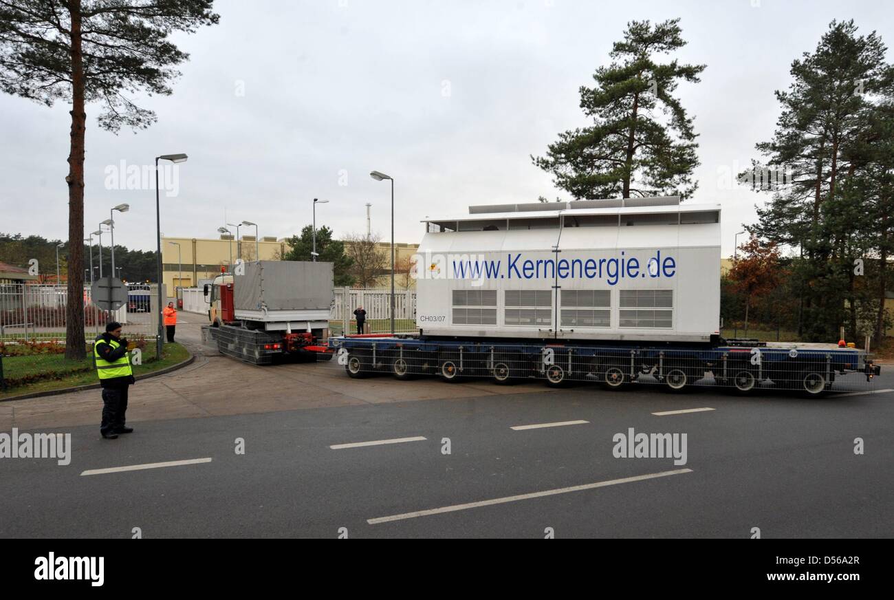 The CASTOR arrives at the interim-storage facility in Gorleben, Germany ...