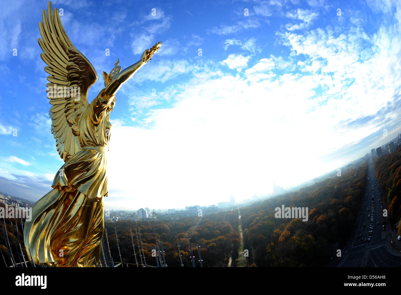 Statue of victoria goldelse hi-res stock photography and images - Alamy