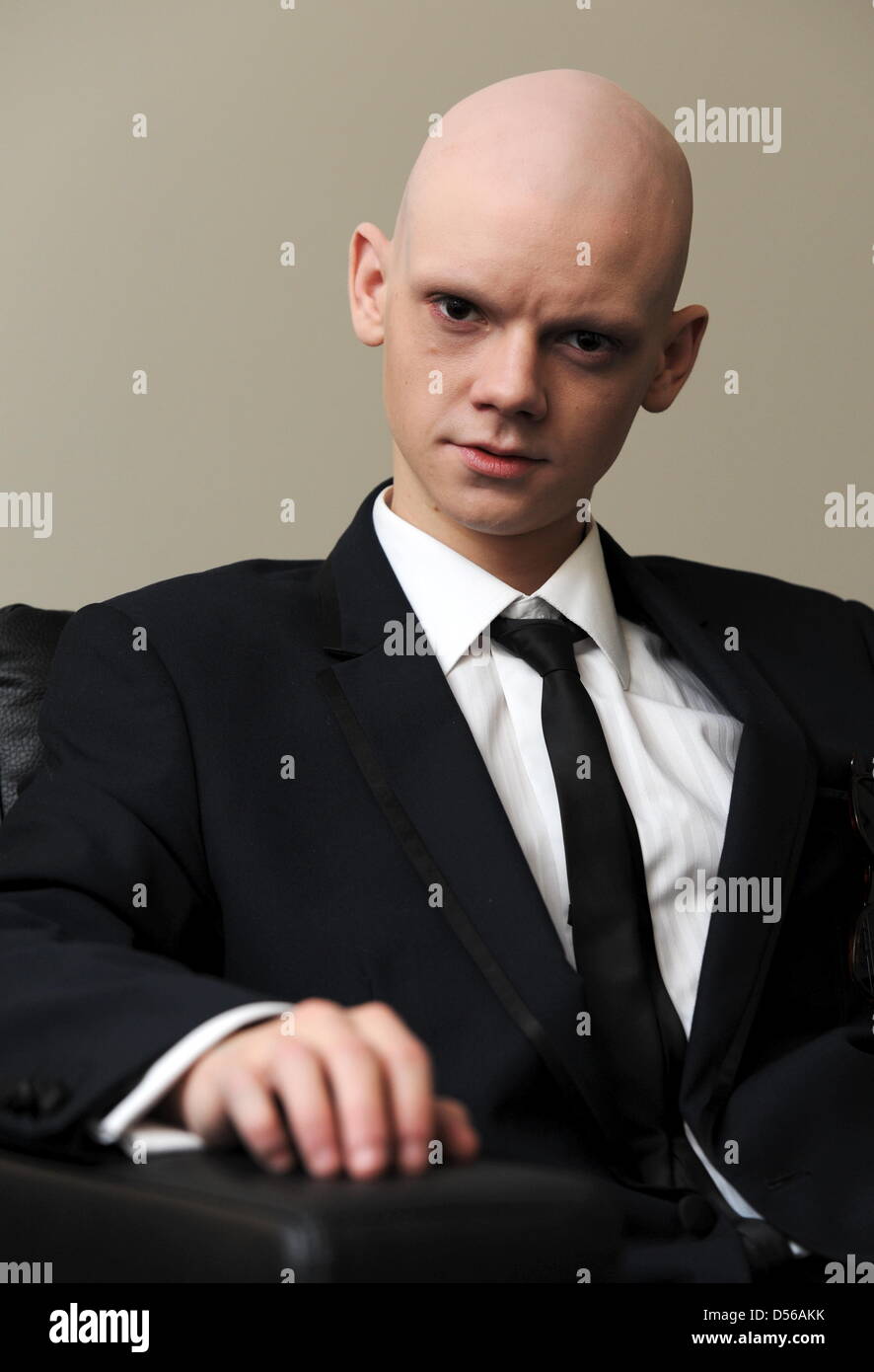 Thomas brodie sangster hi-res stock photography and images - Alamy
