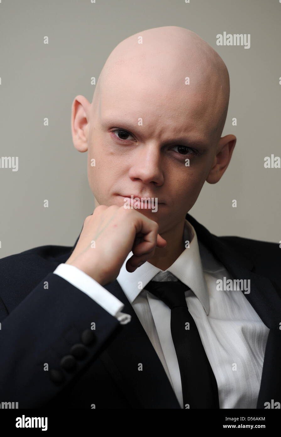 Thomas brodie sangster hi-res stock photography and images - Alamy