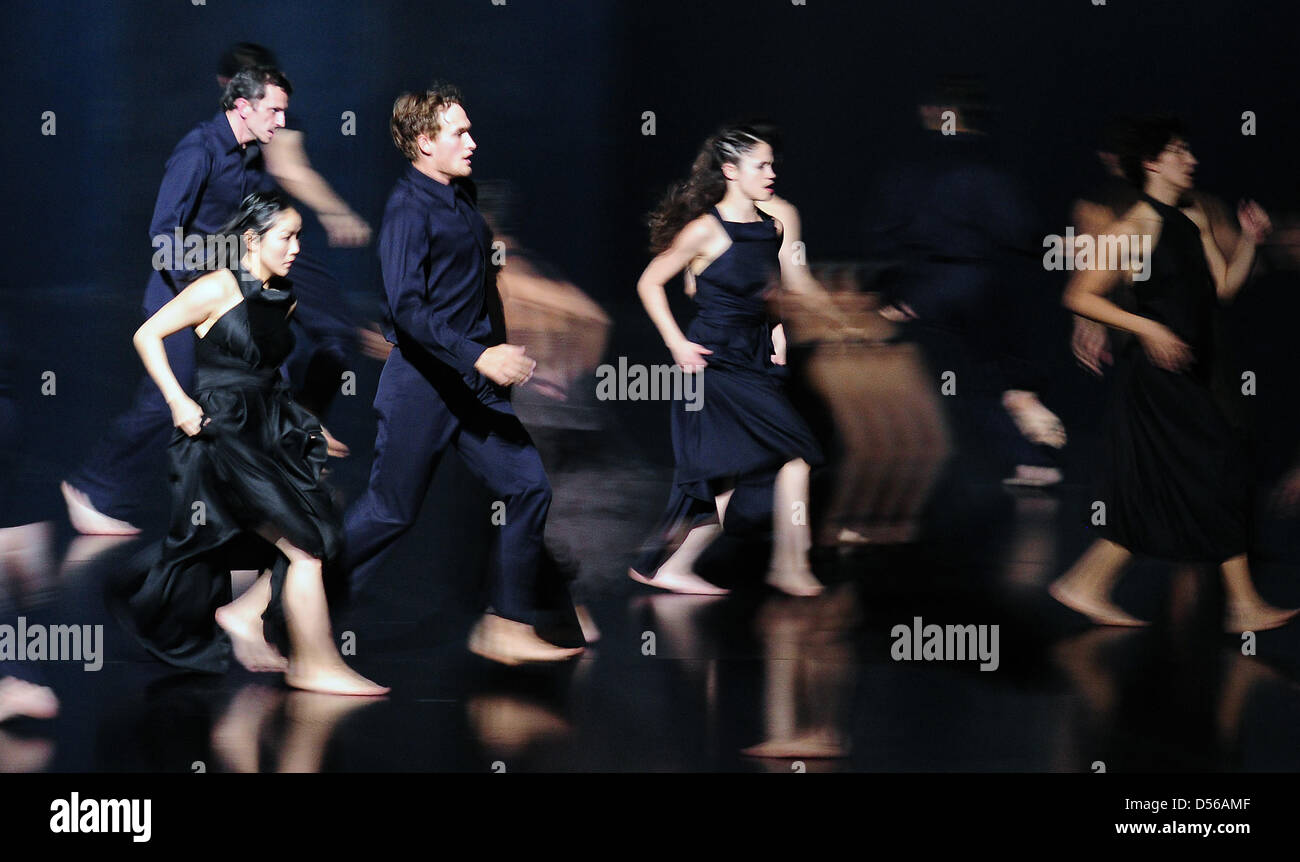 Dancers rehearse a scene of 'Continu' by Sascha Waltz in Berlin ...