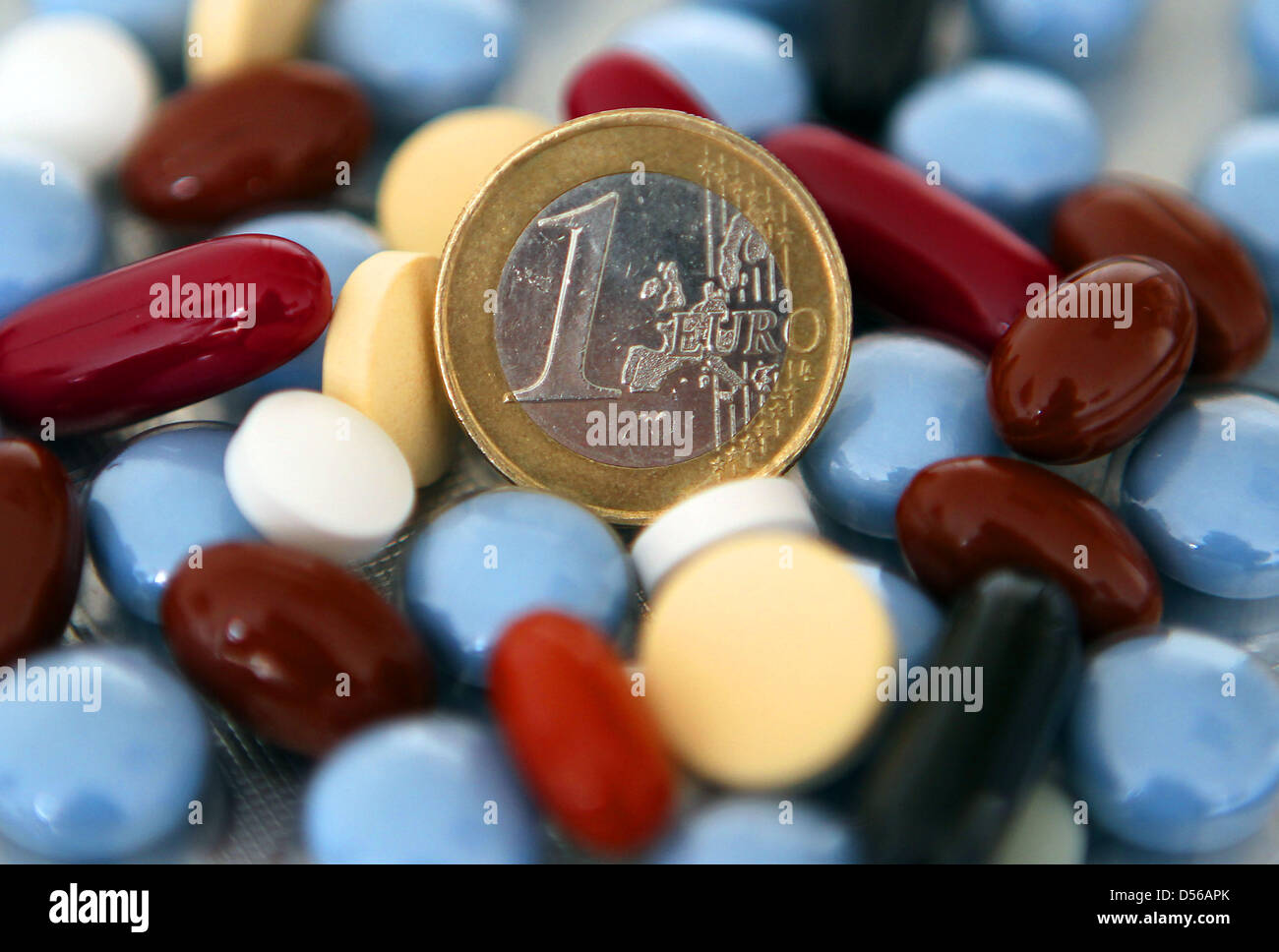 (dpa file) A file picture dated 11 March 2010 of an one-euro coin on ...