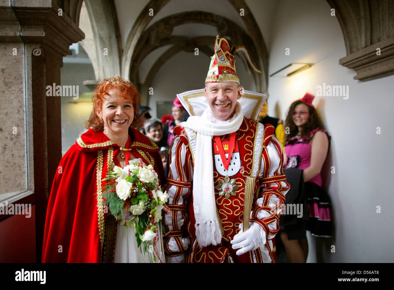 Helga and Juergen Schuetz get wed during the start of 2010/11 Carnival ...