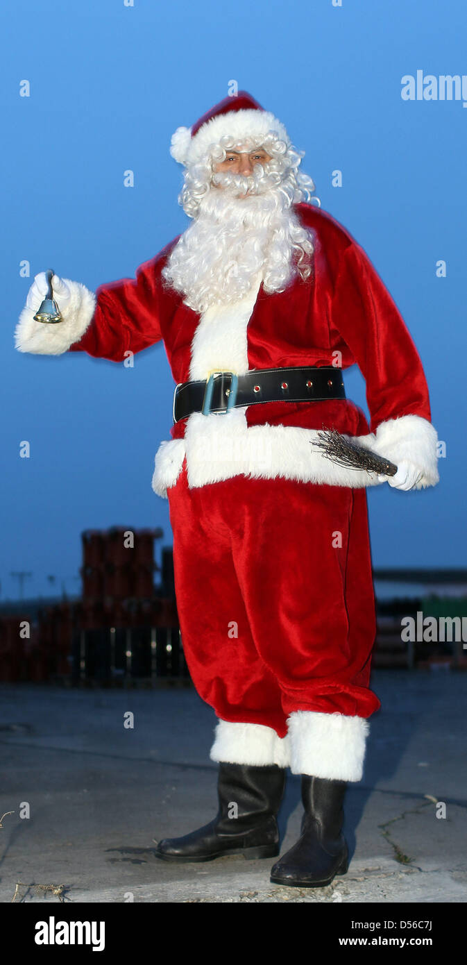 A man puts on a Santa Claus costume in Magdeburg, Germany, 11 November ...