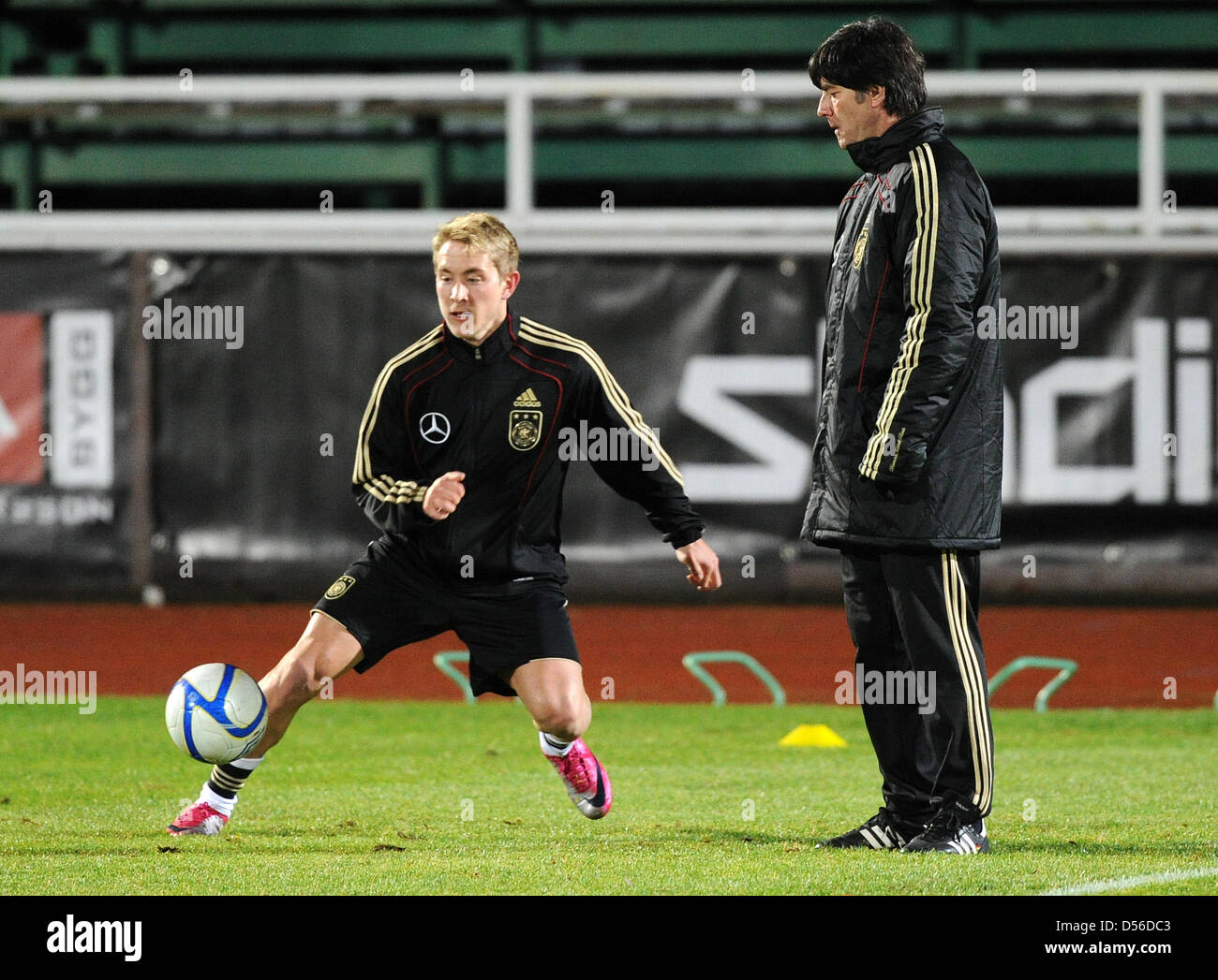 German national player Lewis Holtby (L) controls the ball next to head ...