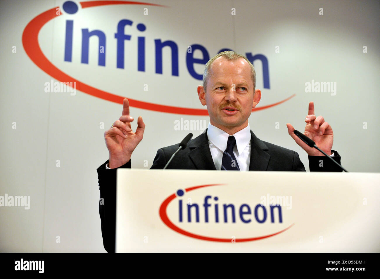 Infineon CEO Peter Bauer delivers the company's balance press ...