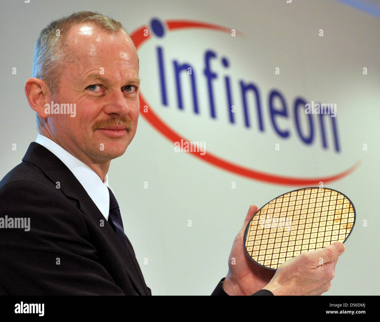Infineon CEO Peter Bauer delivers the company's balance press ...