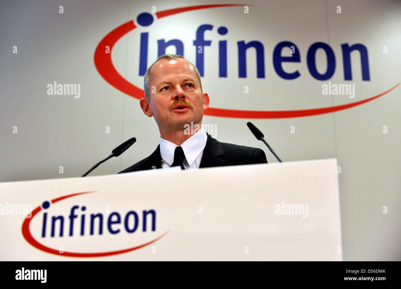 Infineon CEO Peter Bauer delivers the company's balance press ...