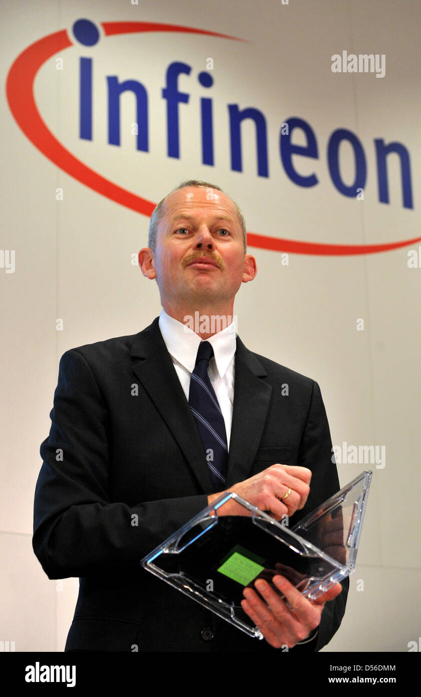 Infineon CEO Peter Bauer delivers the company's balance press ...