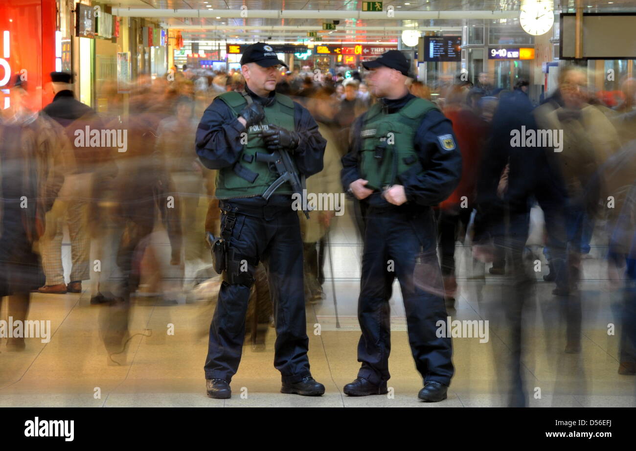 Federal police officers are on patrol at central station in Hanover ...