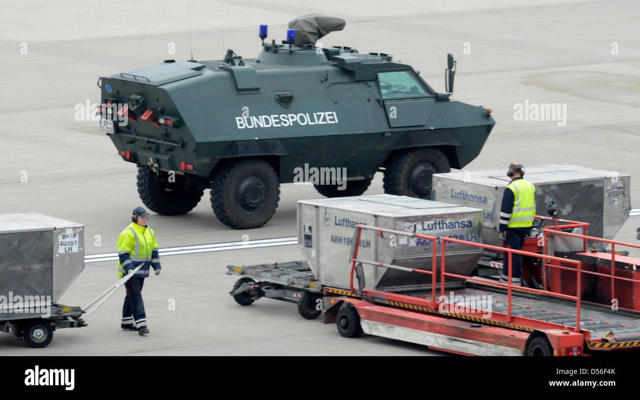 Airport Security Vehicle Stock Photos & Airport Security Vehicle Stock ...