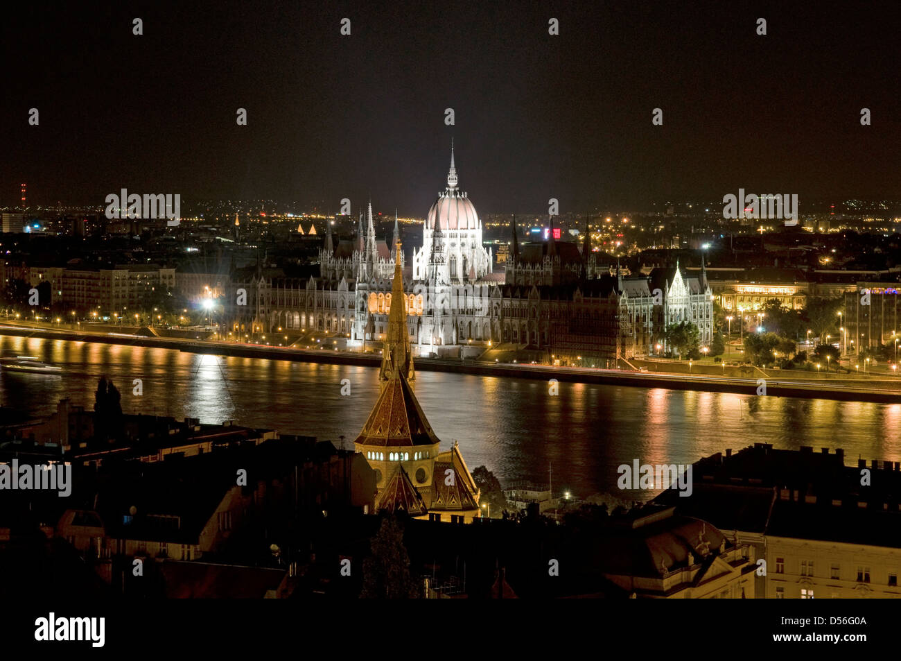 Parliament building danube night hi-res stock photography and images ...