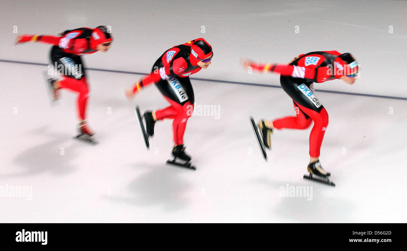 German speed skaters Stephanie Beckert (L), Isabell Ost (C) and ...