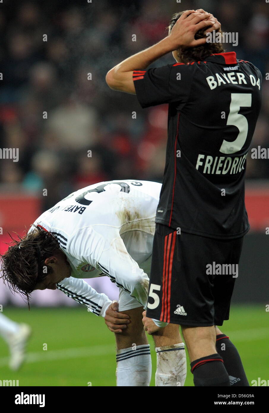 Leverusen's Manuel Friedrich (R) and Munich's Mario Gomez (L) during ...