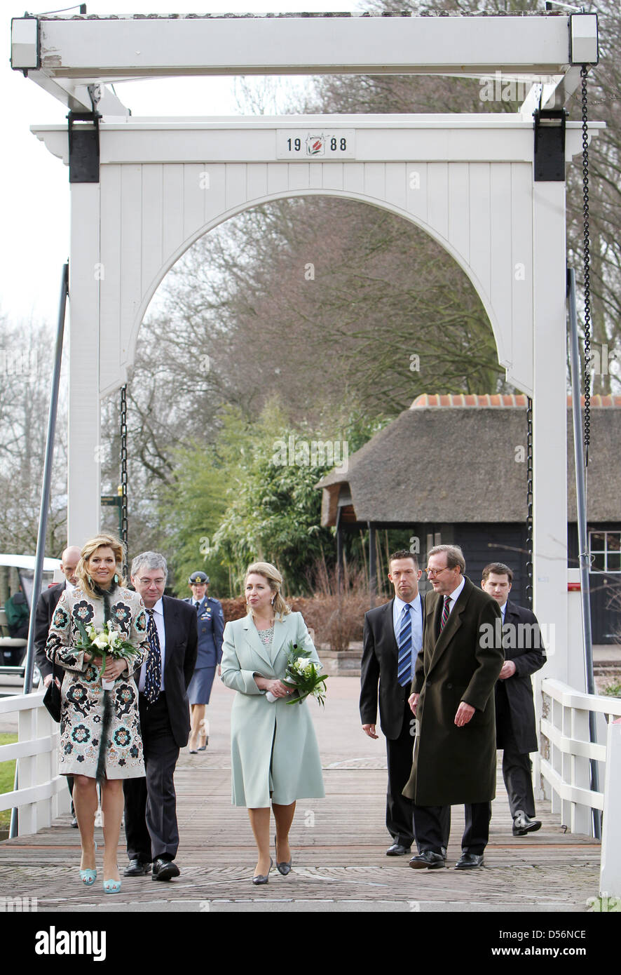 Crown Princess Maxima of the Netherlands (L) and Russian First Lady ...