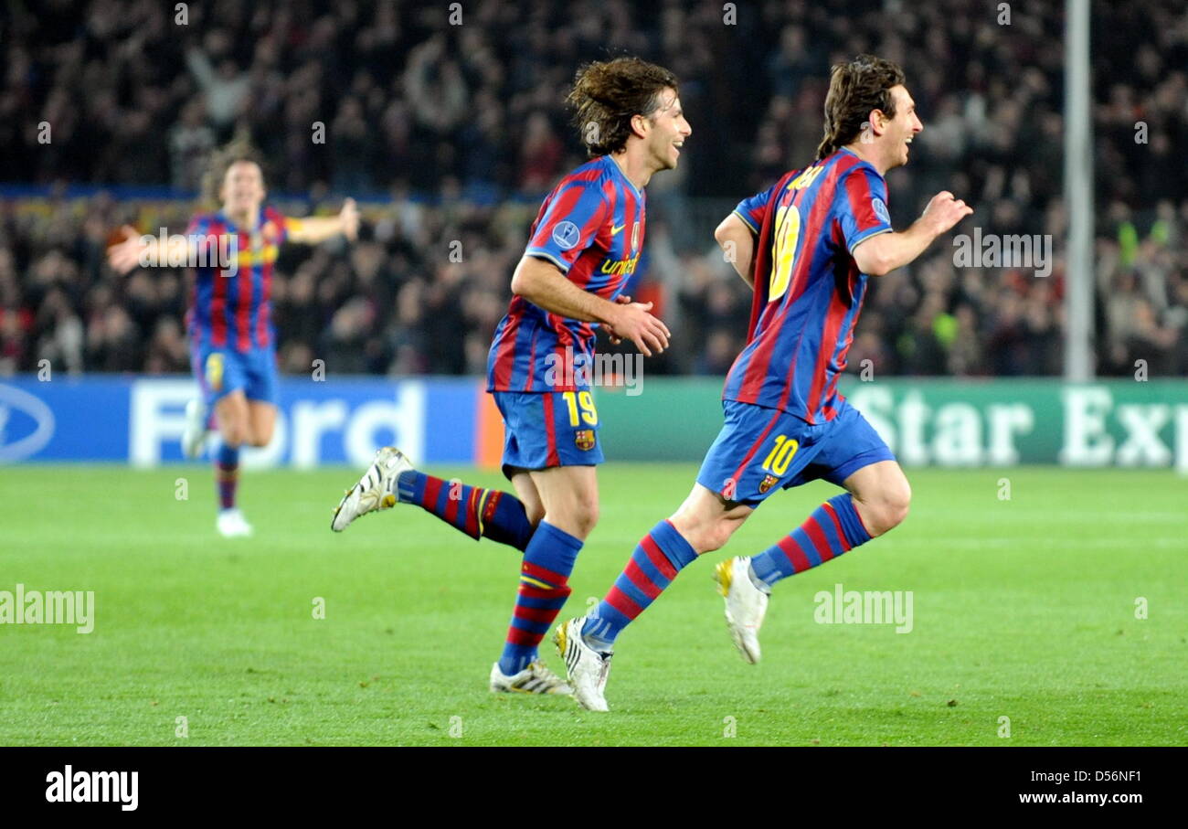 Barcelona's Lionel Messi (C) celebrates his 1-0 score with teammate ...