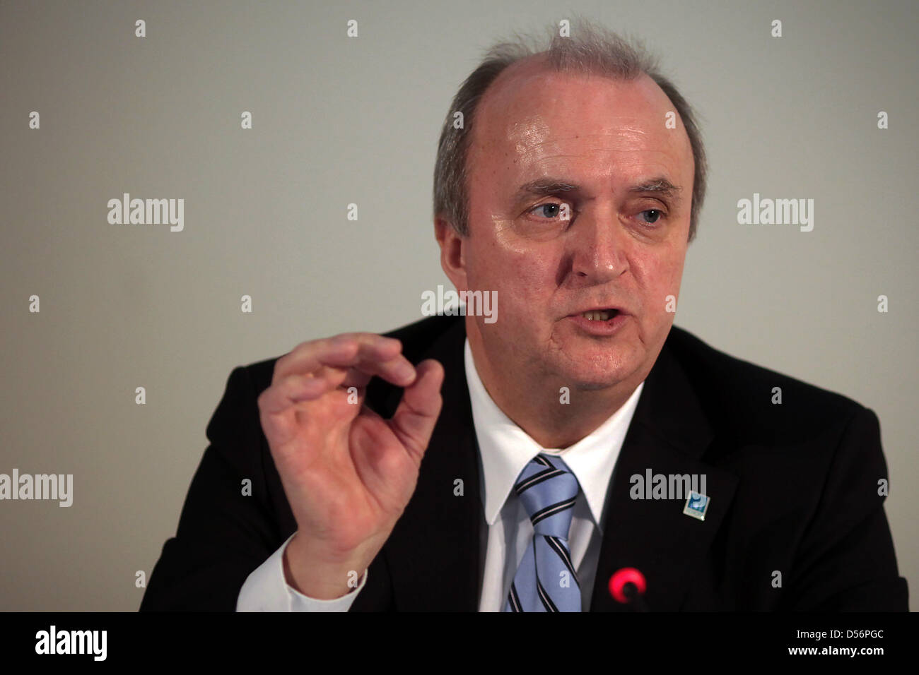 Schott CEO Udo Ungeheuer delivers the company's balance press ...