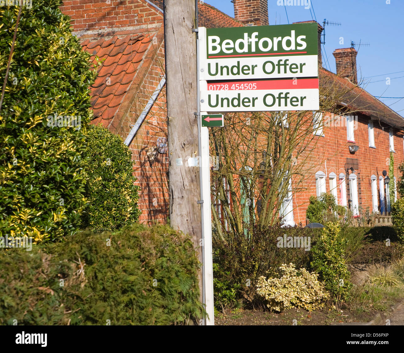 English estate agent sign hi-res stock photography and images - Alamy