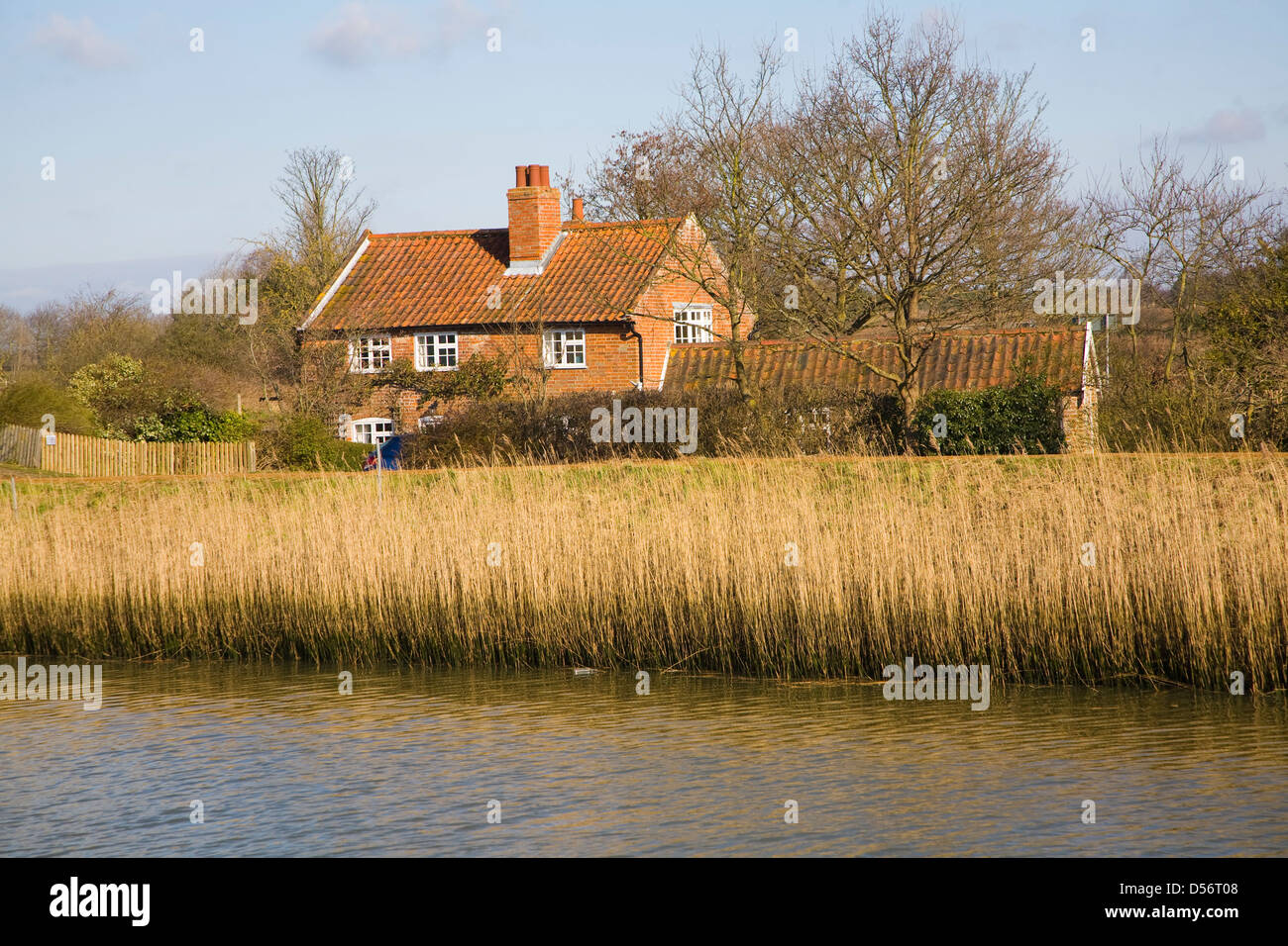 Riverside cottage at snape hi-res stock photography and images - Alamy