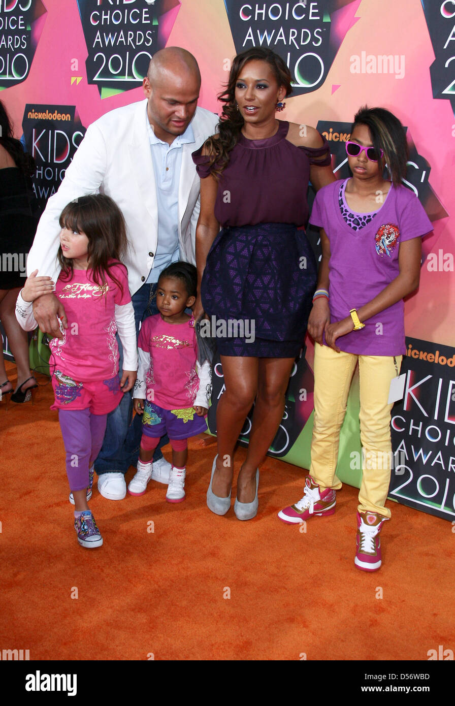 Singer Melanie Brown, her husband Stephen Belafonte and family arrive ...