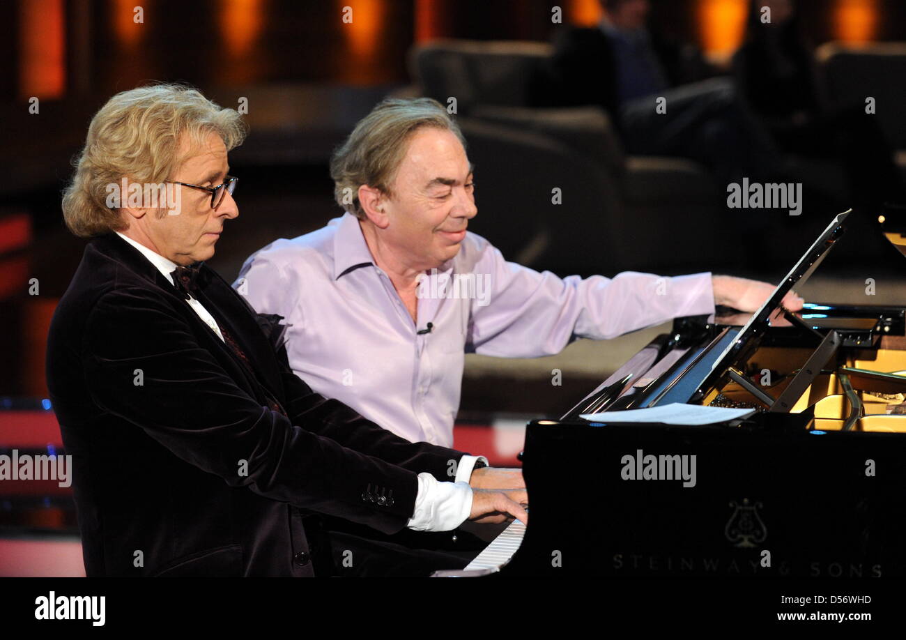Der Moderator Thomas Gottschalk (l) und der Komponist Andrew Lloyd ...
