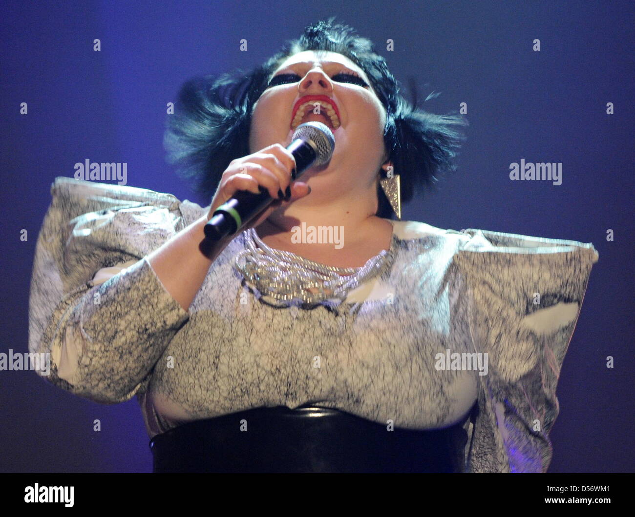 Die Sängerin der Band Gossip, Beth Ditto, tritt, am Samstag (27.03.2010 ...