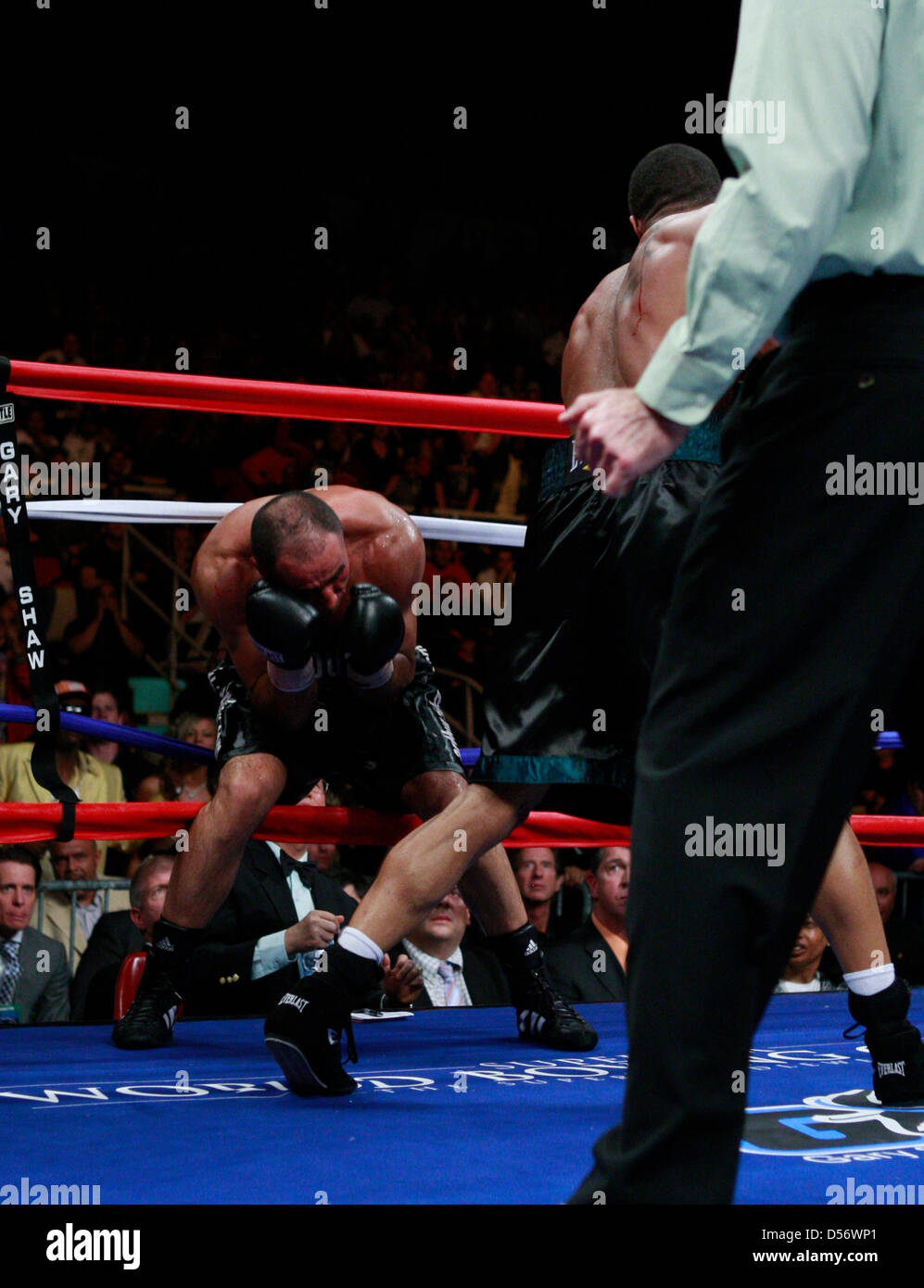 Super middleweight boxer Andre Dirrell (R) has Arthur Abraham of Germany on the ropes in the ...