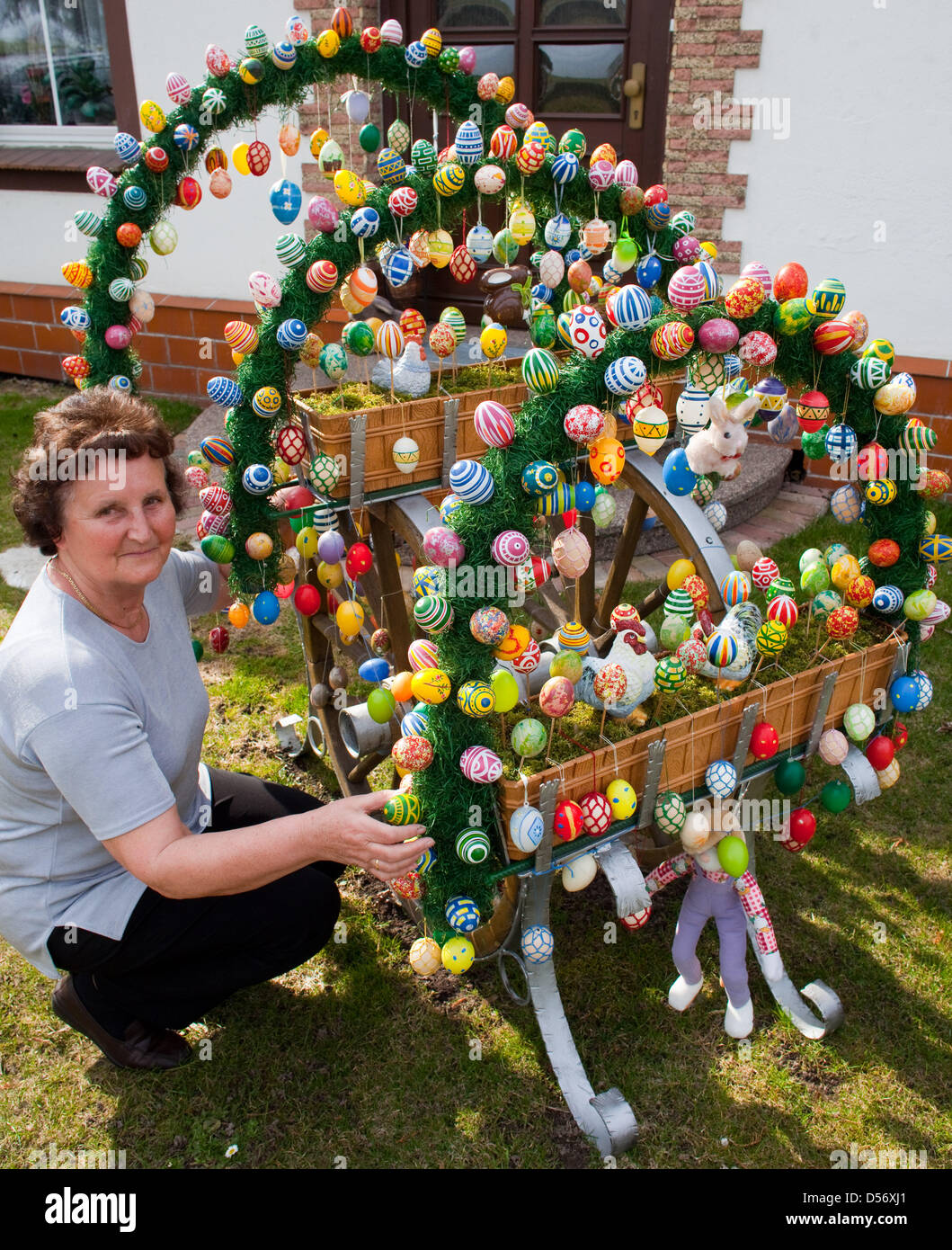 Hannelore Horstmeyer decorates her front garden with weatherproof ...