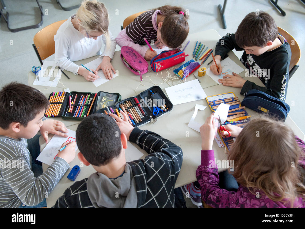 Pupils of 5th grade do group work at BiL private school in Stuttgart ...