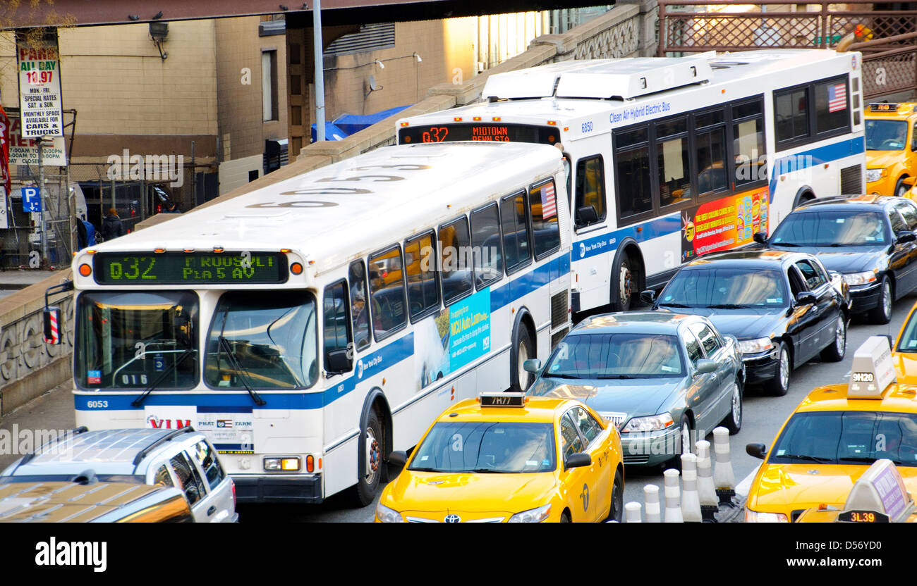 Mta q32 public transportation bus hi-res stock photography and images ...