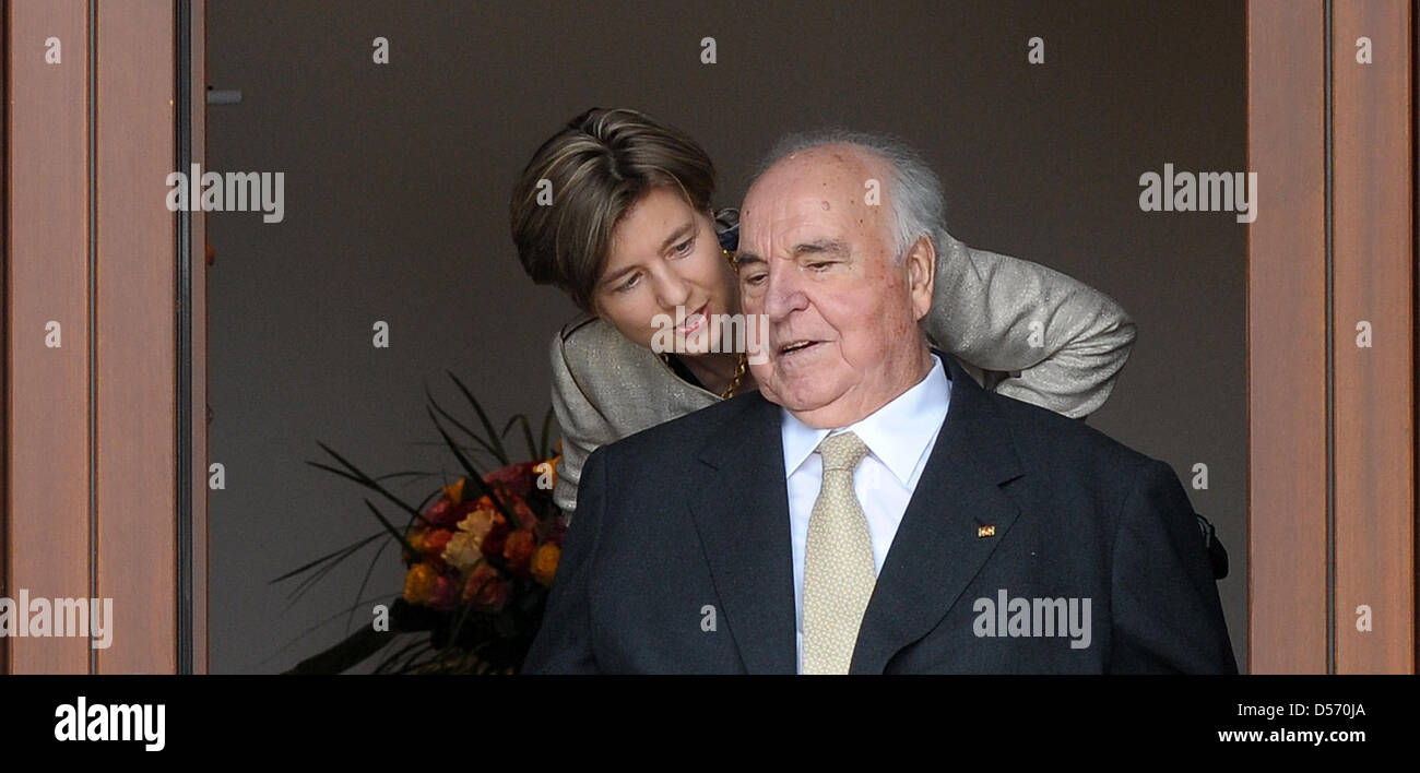 Former German chancellor Helmut Kohl and his wife Maike Kohl-Richter ...