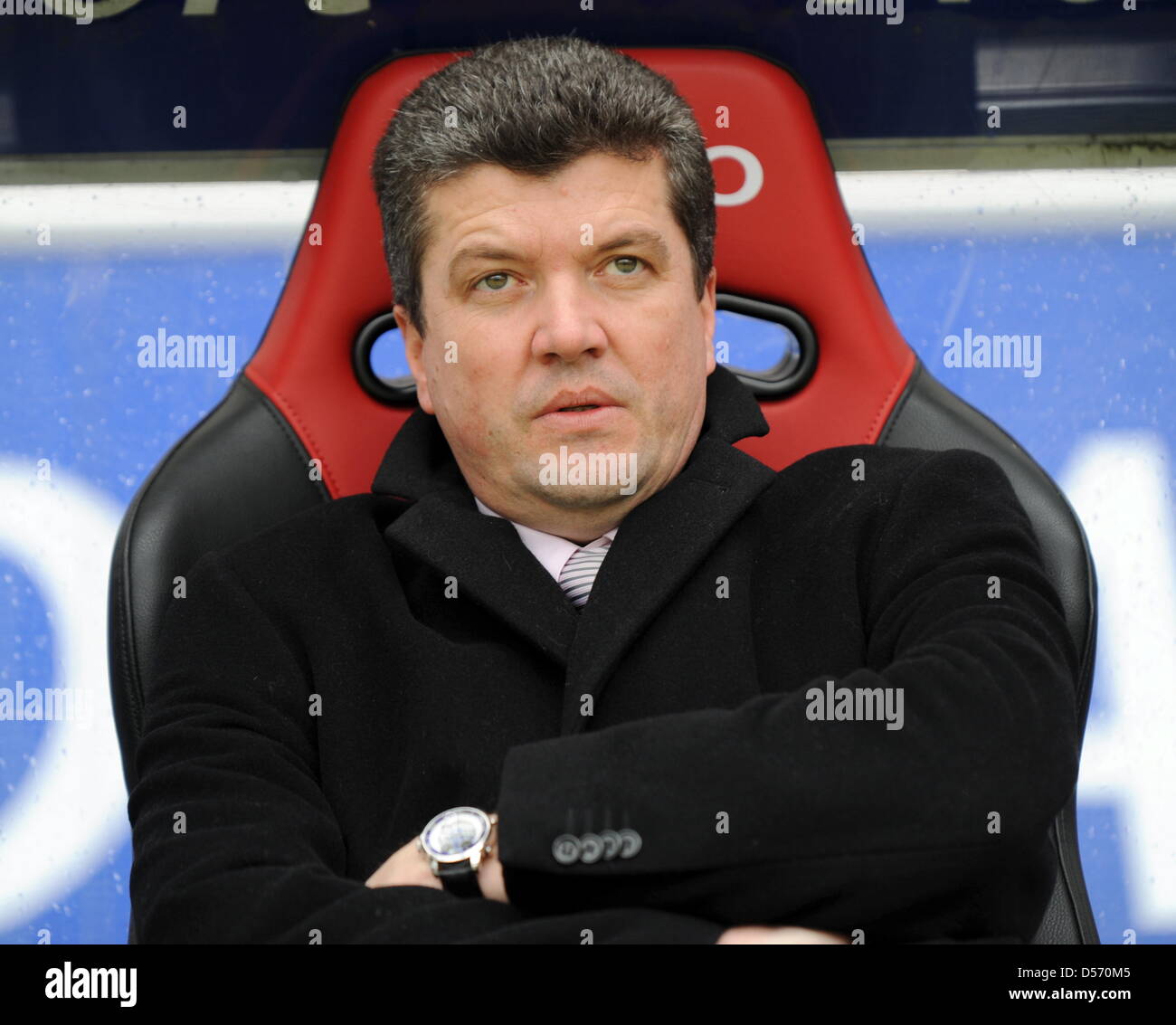 Former FIFA- and DFB referee Herbert Fandel looks around on the side ...