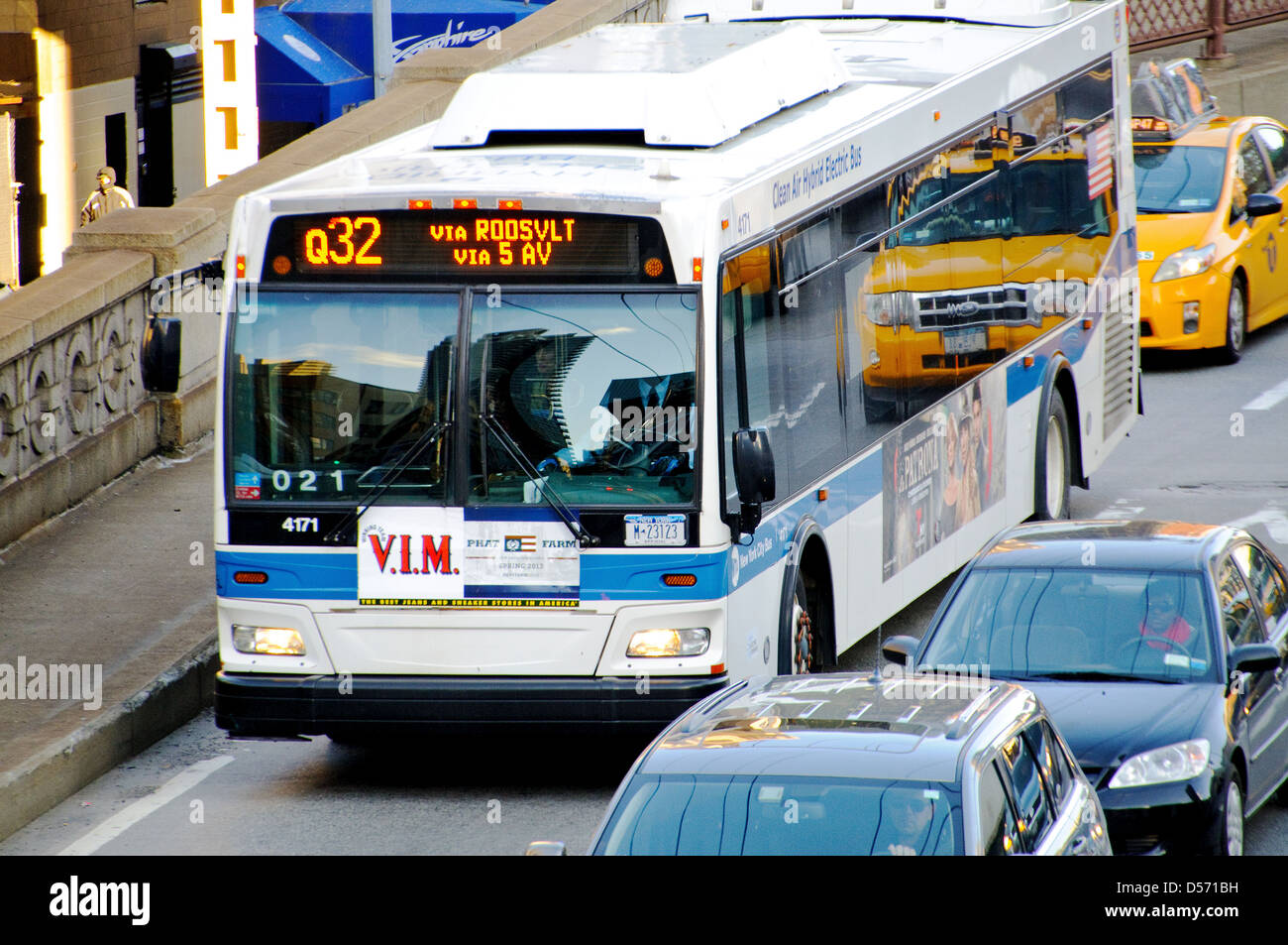Q32 bus queensboro bridge hi-res stock photography and images - Alamy