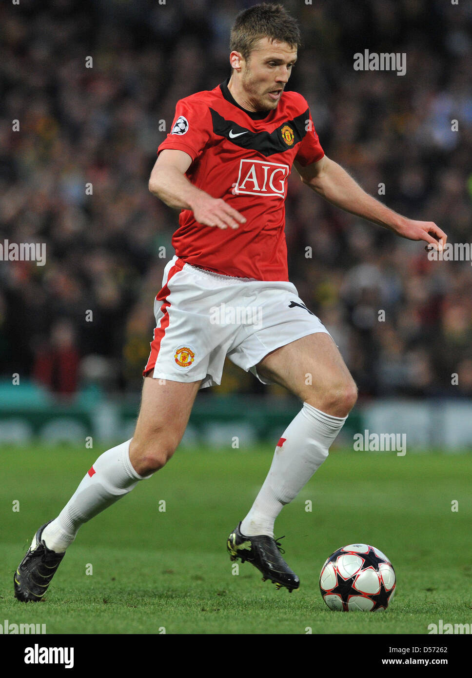 United's Darren Fletcher controls the ball during UEFA Champions League ...