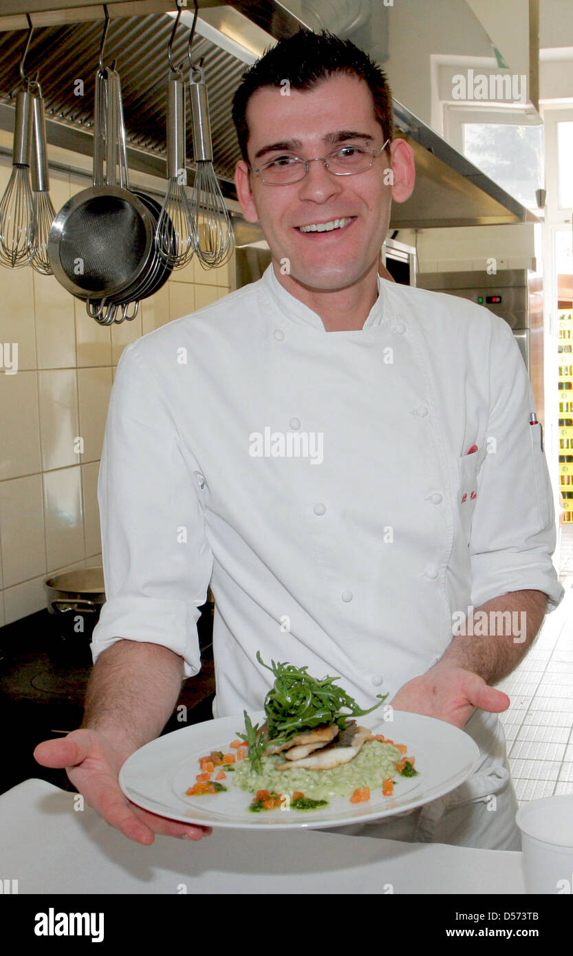 Bundestag and restaurant hi-res stock photography and images - Alamy