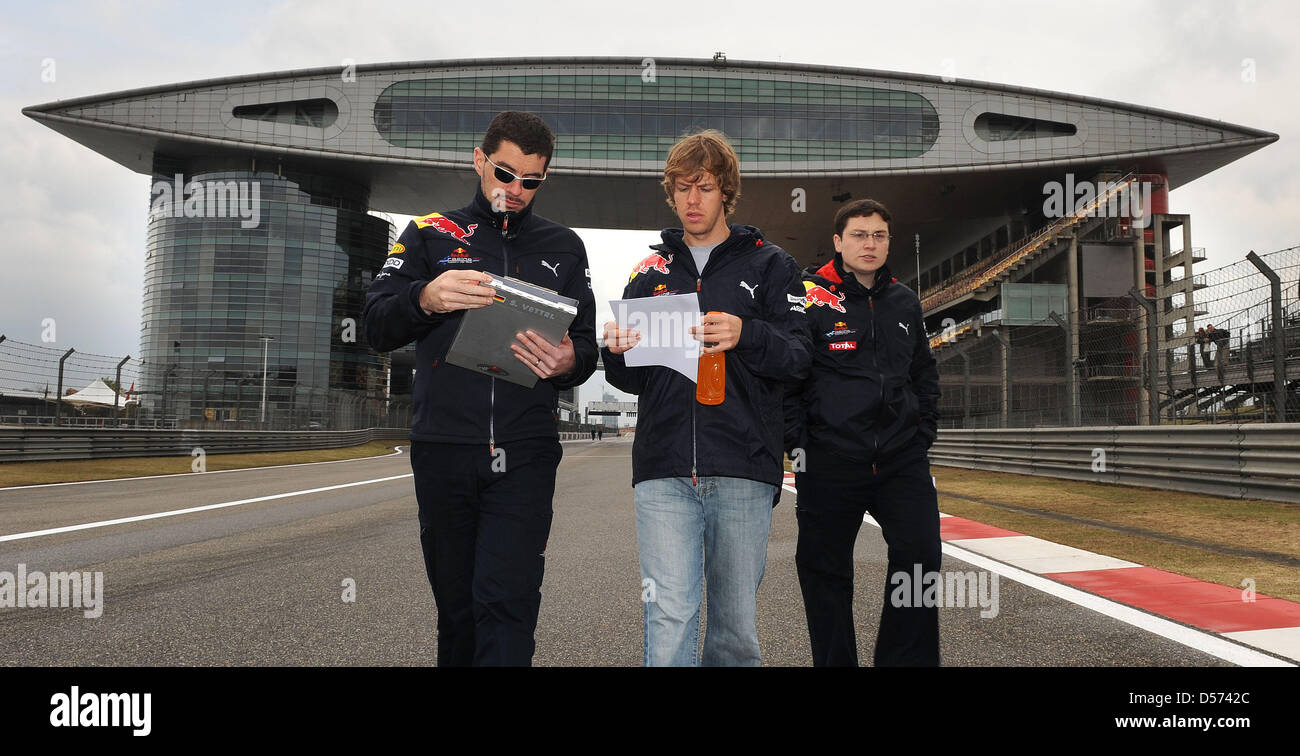 Red bull racing walk circuit hi-res stock photography and images - Alamy