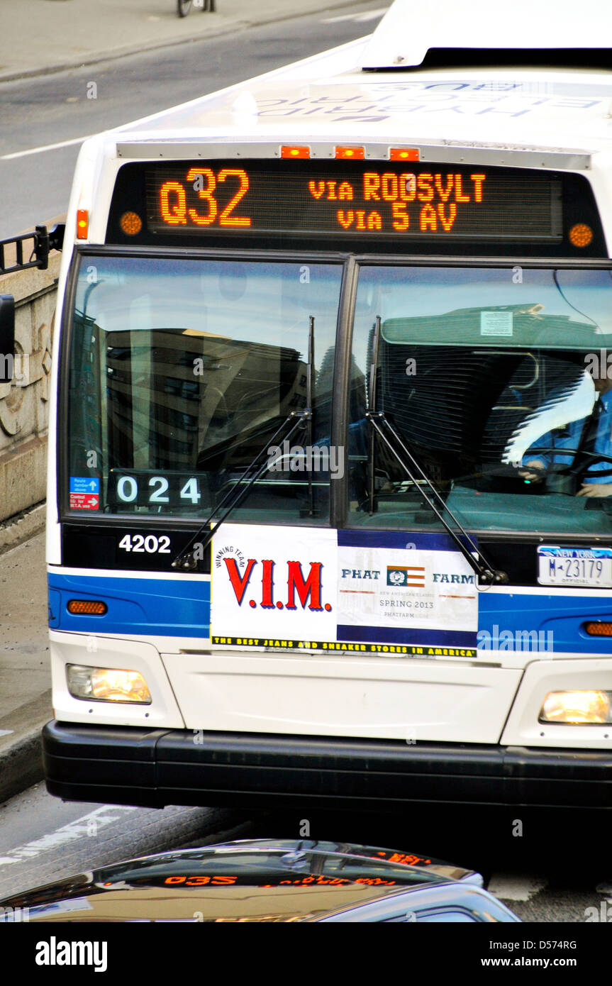 MTA Q32 Public Transportation bus exiting Queensboro 59th Street Bridge ...