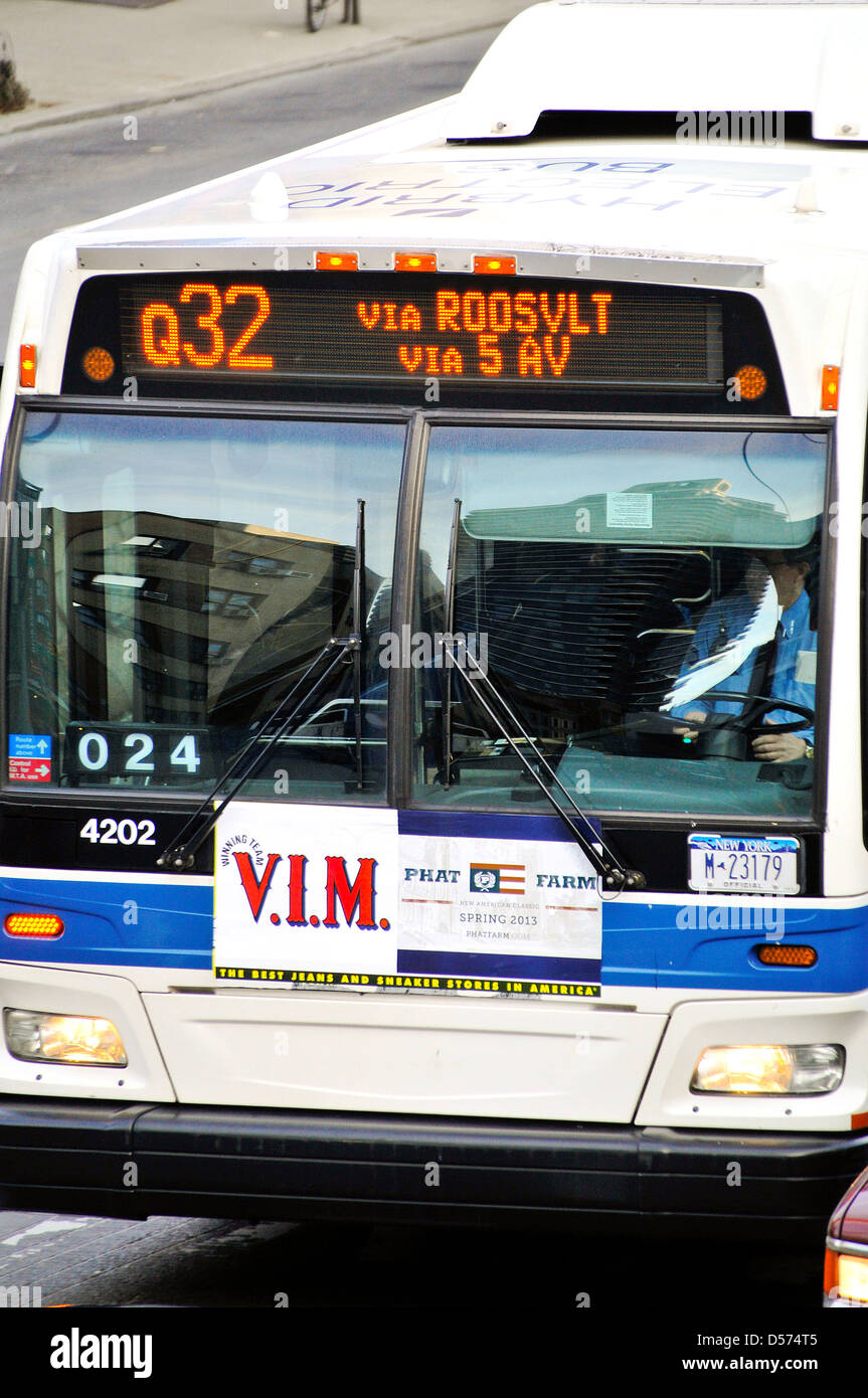 Q32 mta bus hi-res stock photography and images - Alamy