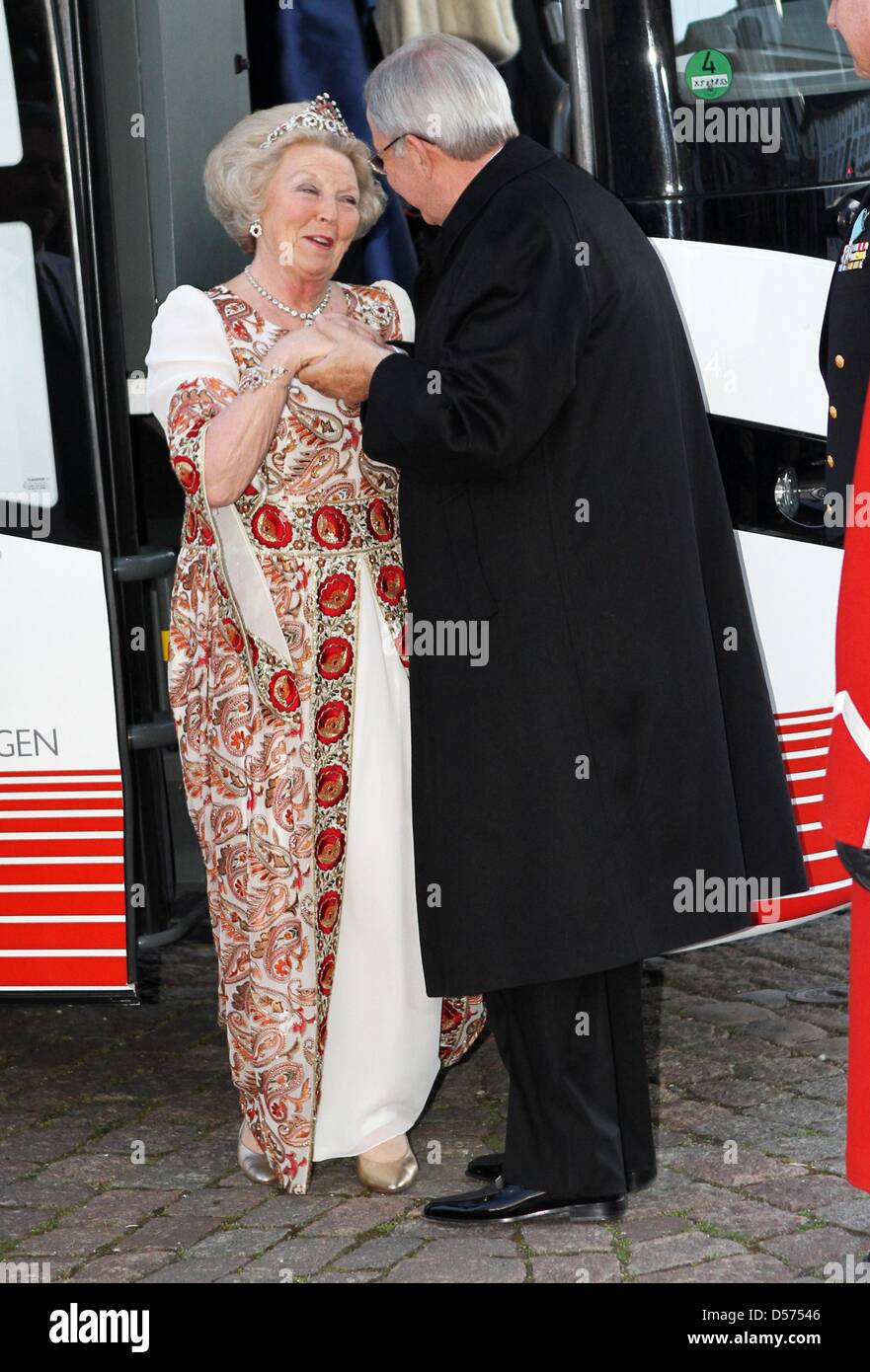 Queen Beatrix of the Netherlands and King Constantijn of Greece arrive ...