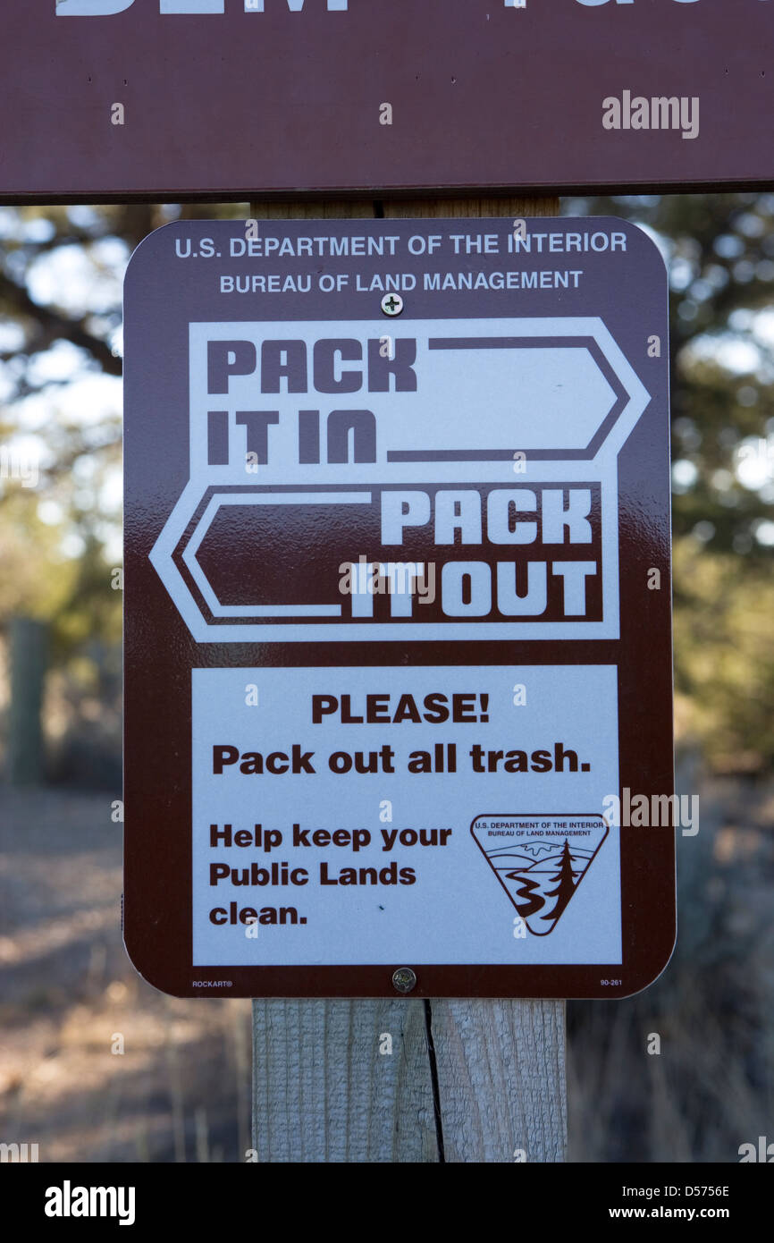 New Mexico: National Park litter sign Stock Photo - Alamy
