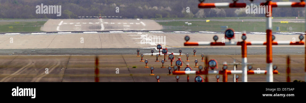 An empte runway pictured at the airport in Duesseldorf, Germany, 17 ...
