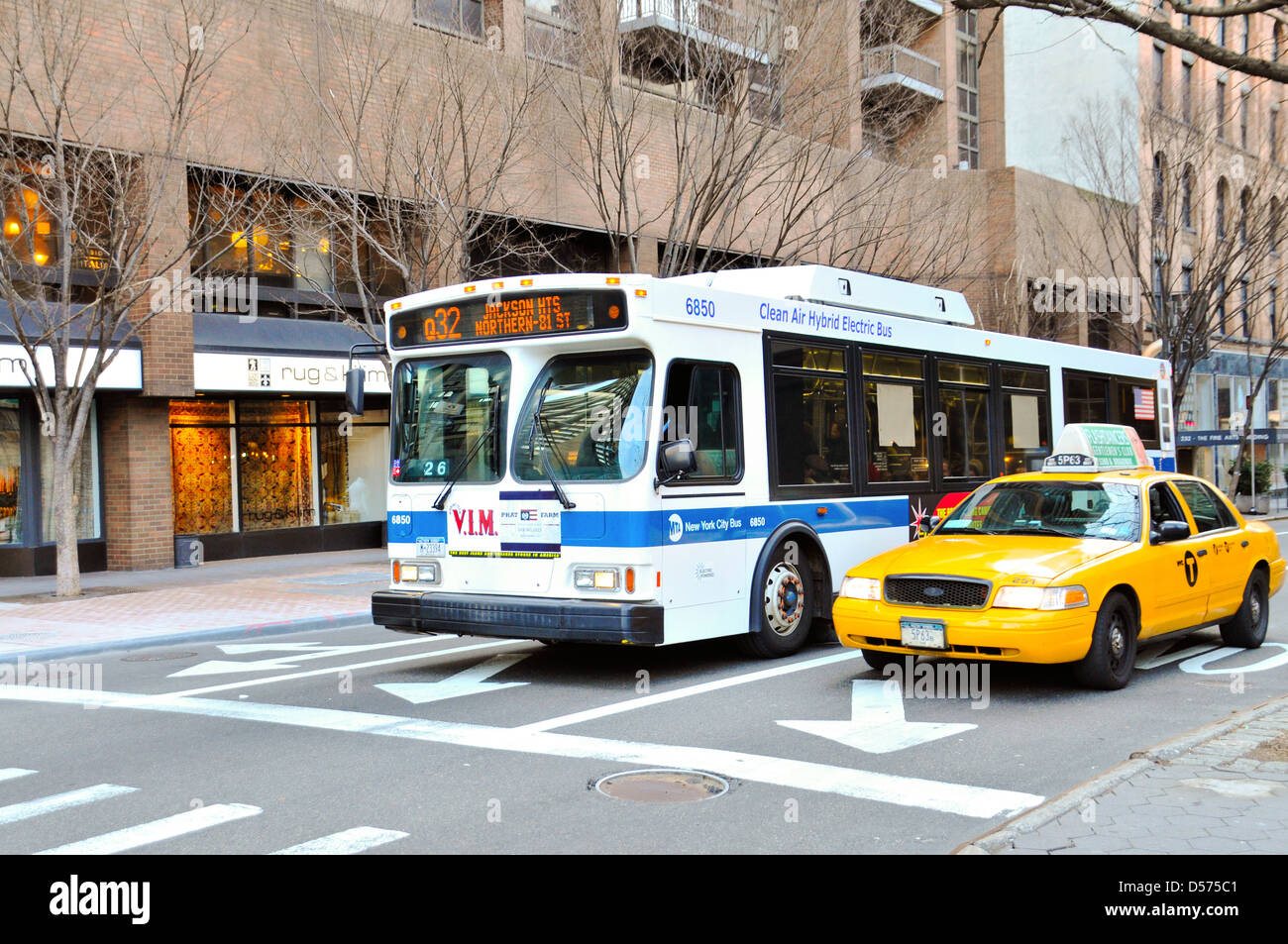 MTA Q32 Public Transportation bus entering Queensboro 59th Street ...