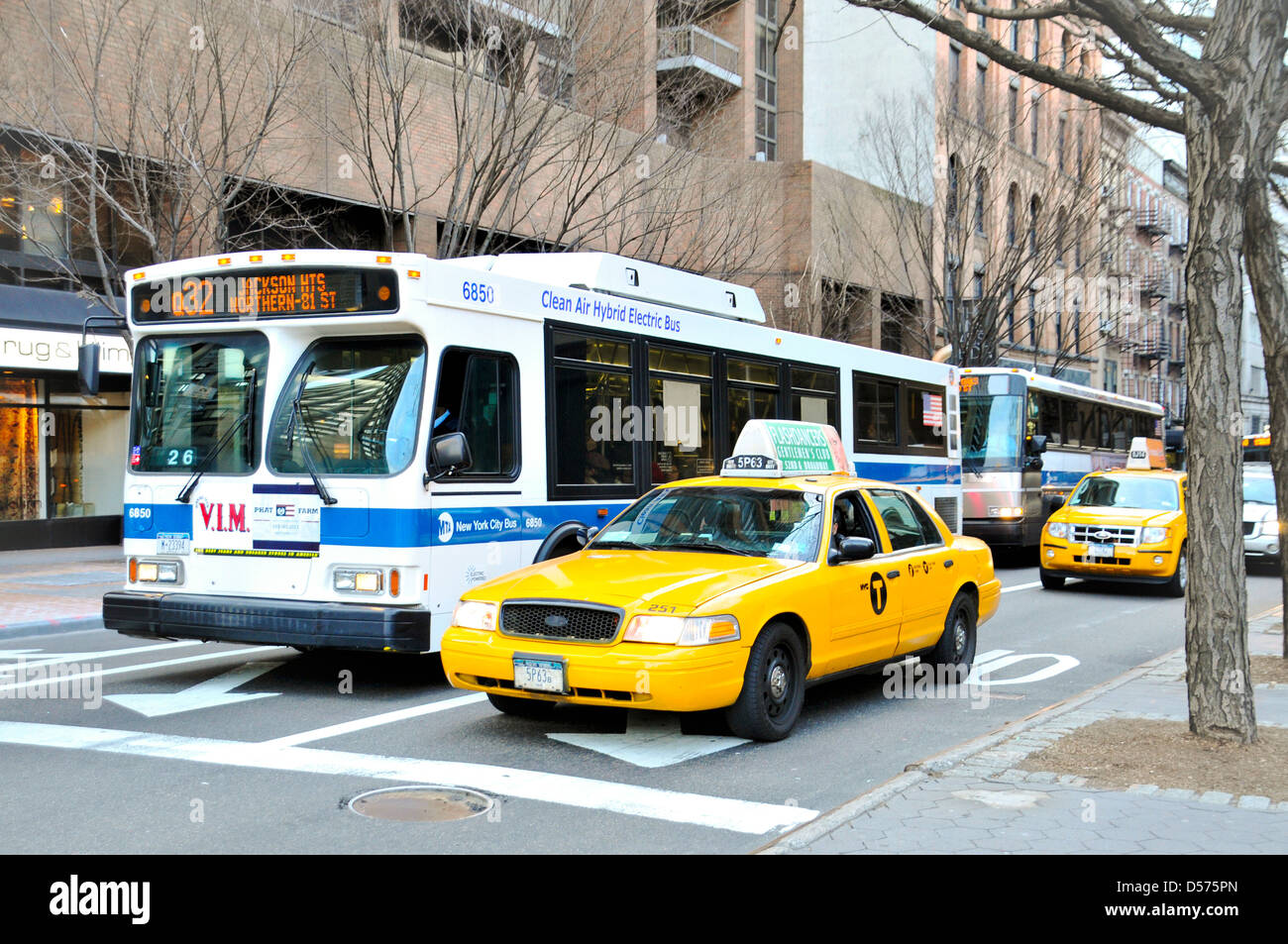 MTA Q32 Public Transportation bus entering Queensboro 59th Street ...