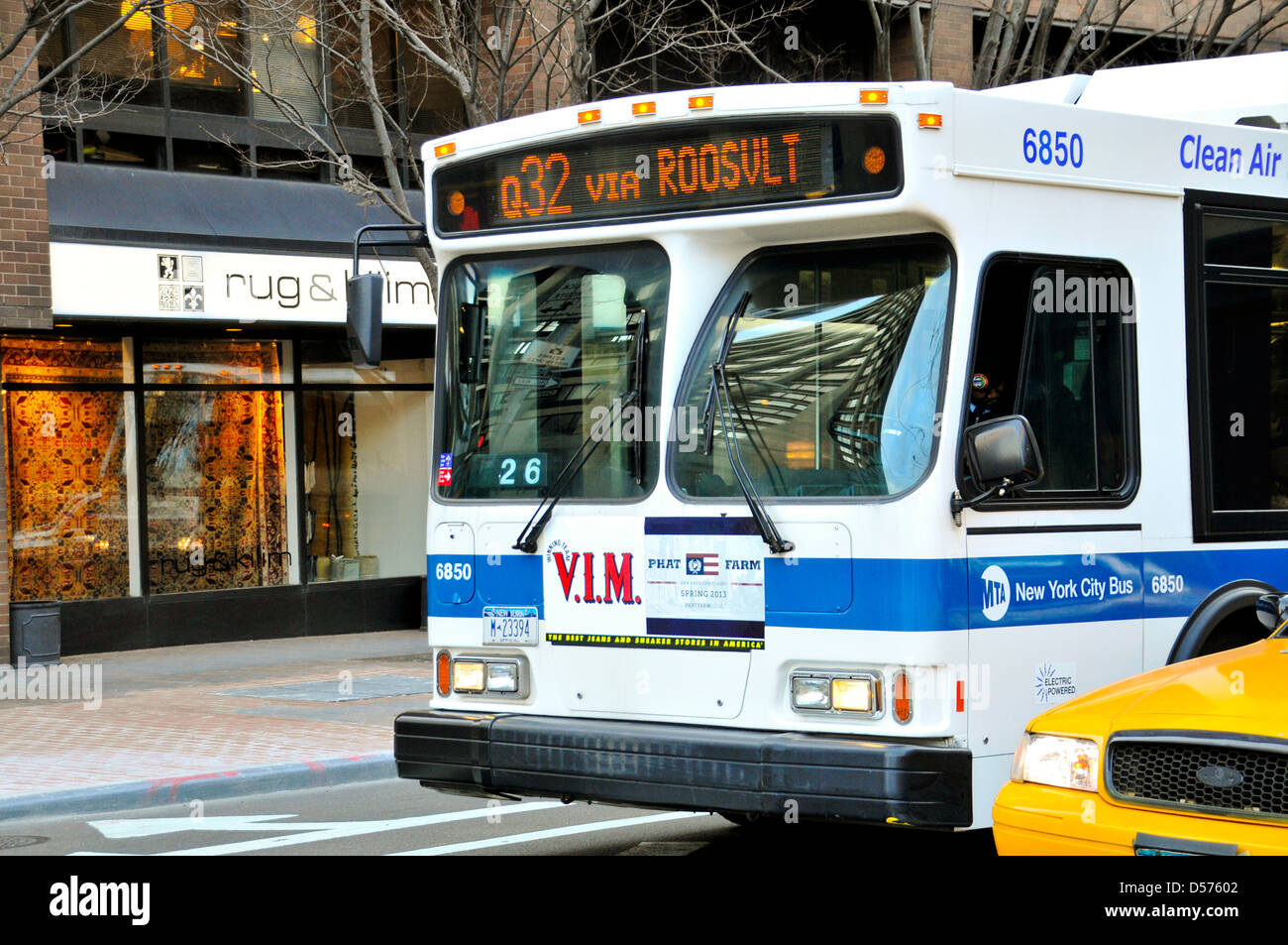 Entering number 59 bus hi-res stock photography and images - Alamy