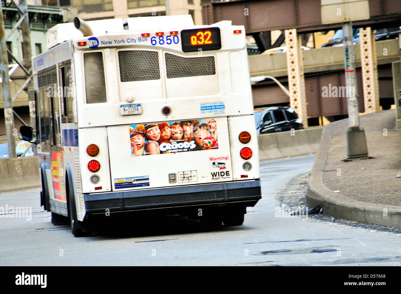 Q32 bus queensboro bridge hi-res stock photography and images - Alamy