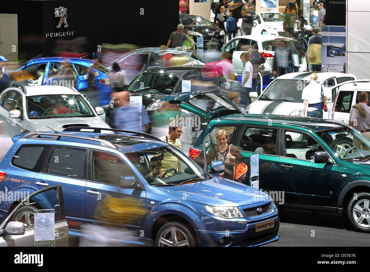 Visitors to Auto Mobil International (AMI) motor show in Leipzig ...