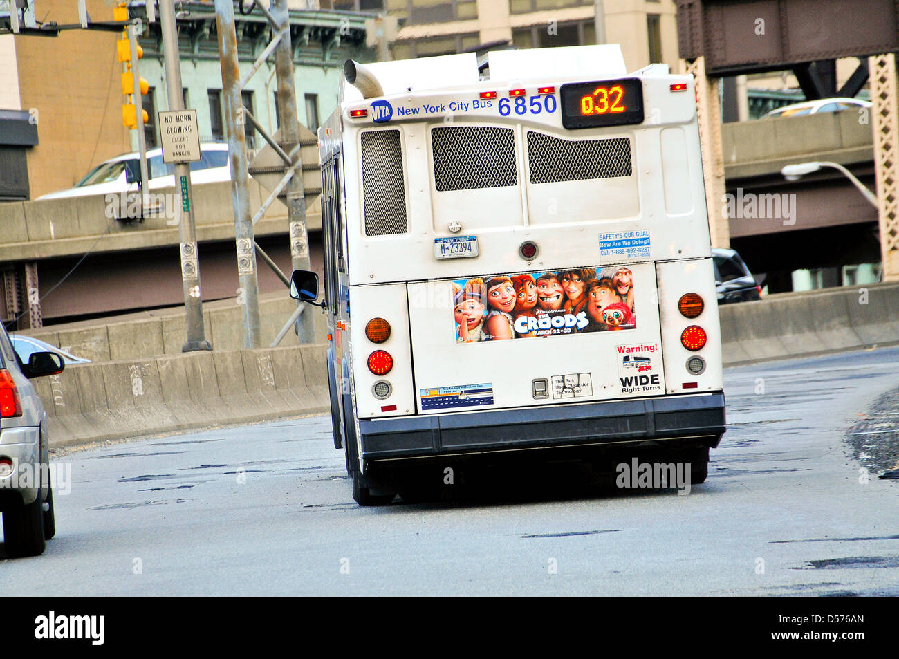 Mta q32 public transportation bus hi-res stock photography and images ...